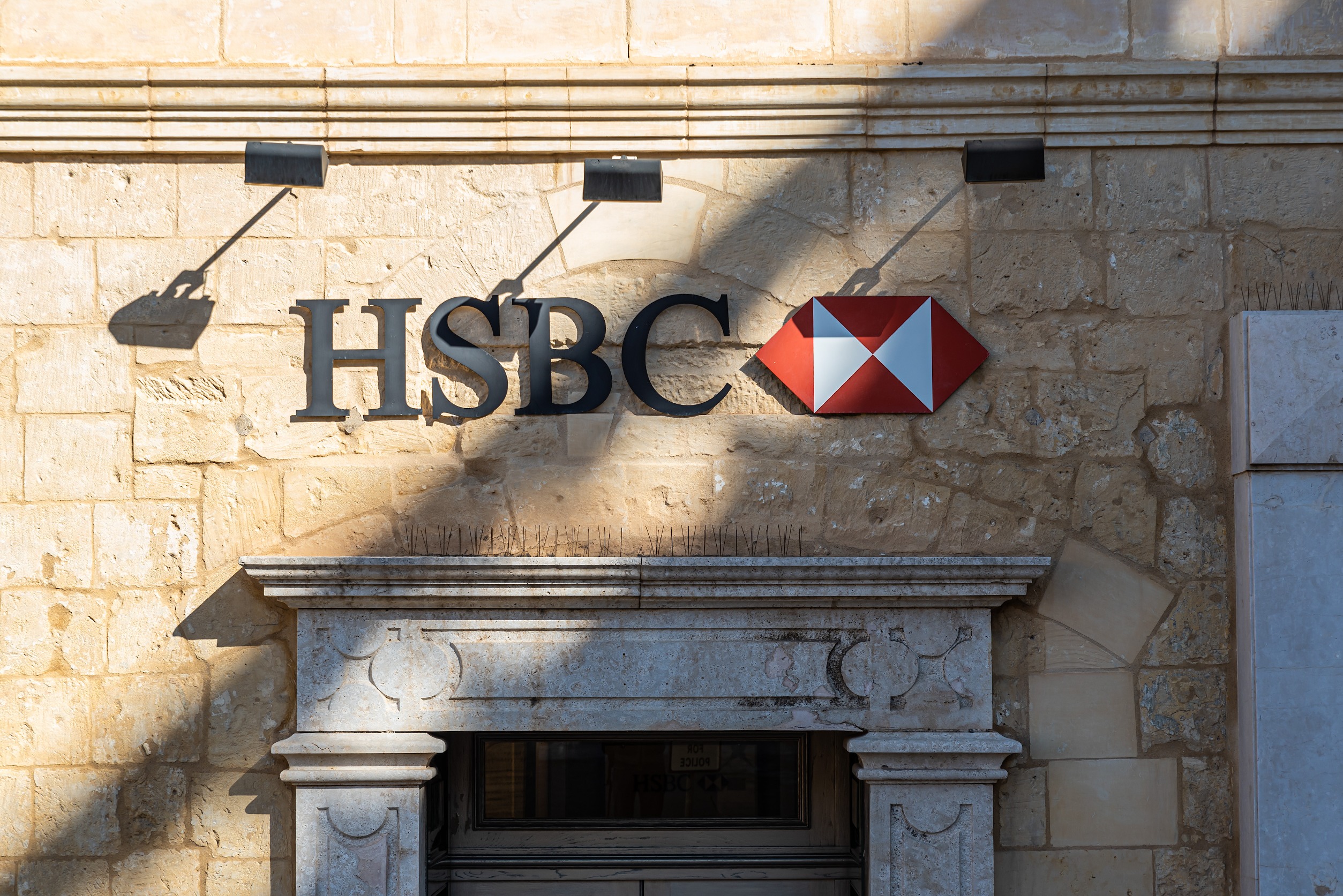 HSBC Offers Crypto ETFs for Clients in Hong Kong: Report - Tokenist