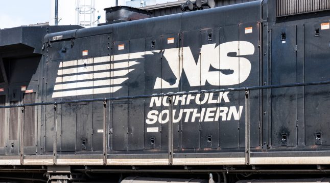 Norfolk Southern (NSC) Achieves $2.87 EPS and $3.08B in Revenue for Q4 ...