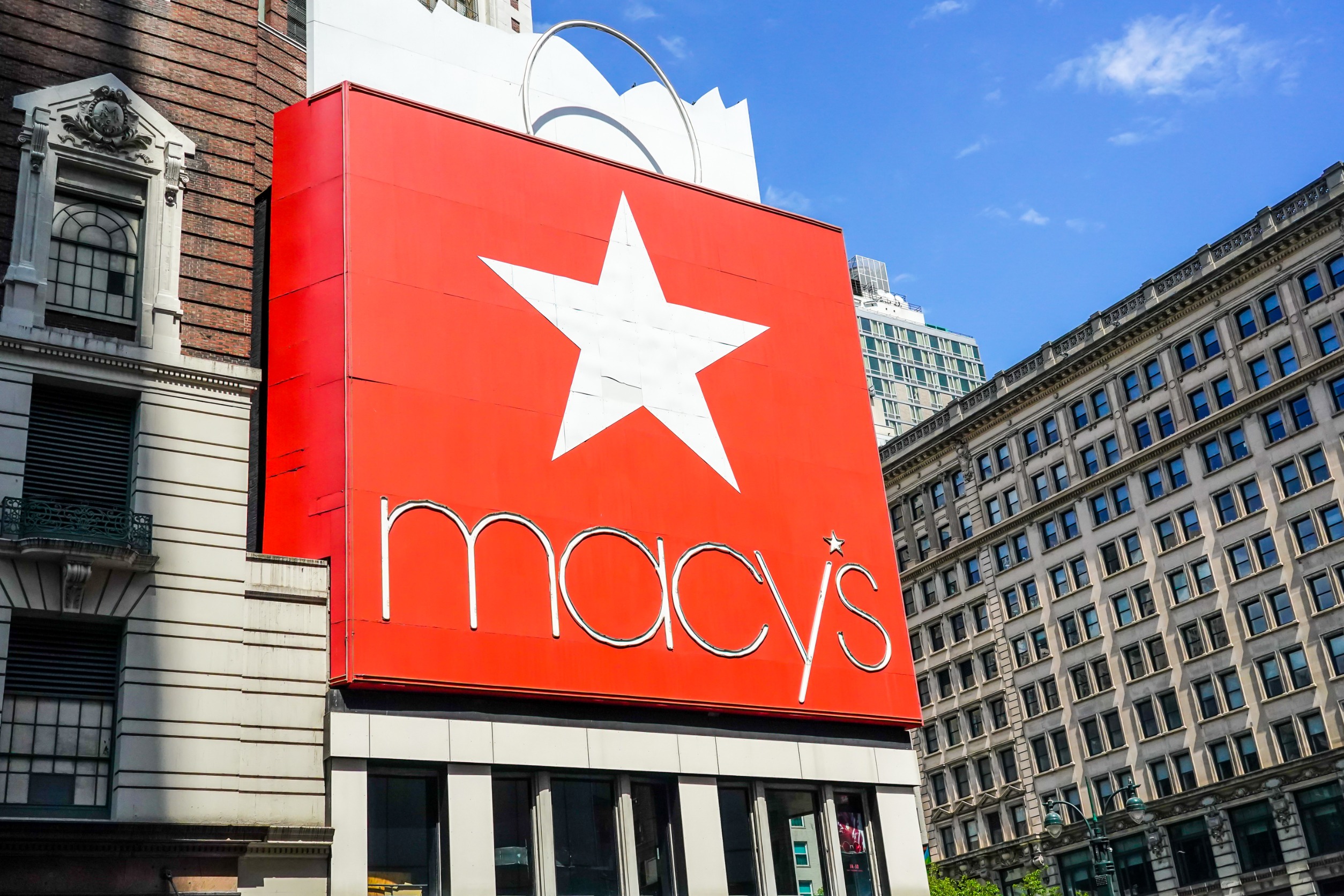 Macy's (M) Reports EPS of $2.45 in Q4, Beating Expectations - Tokenist