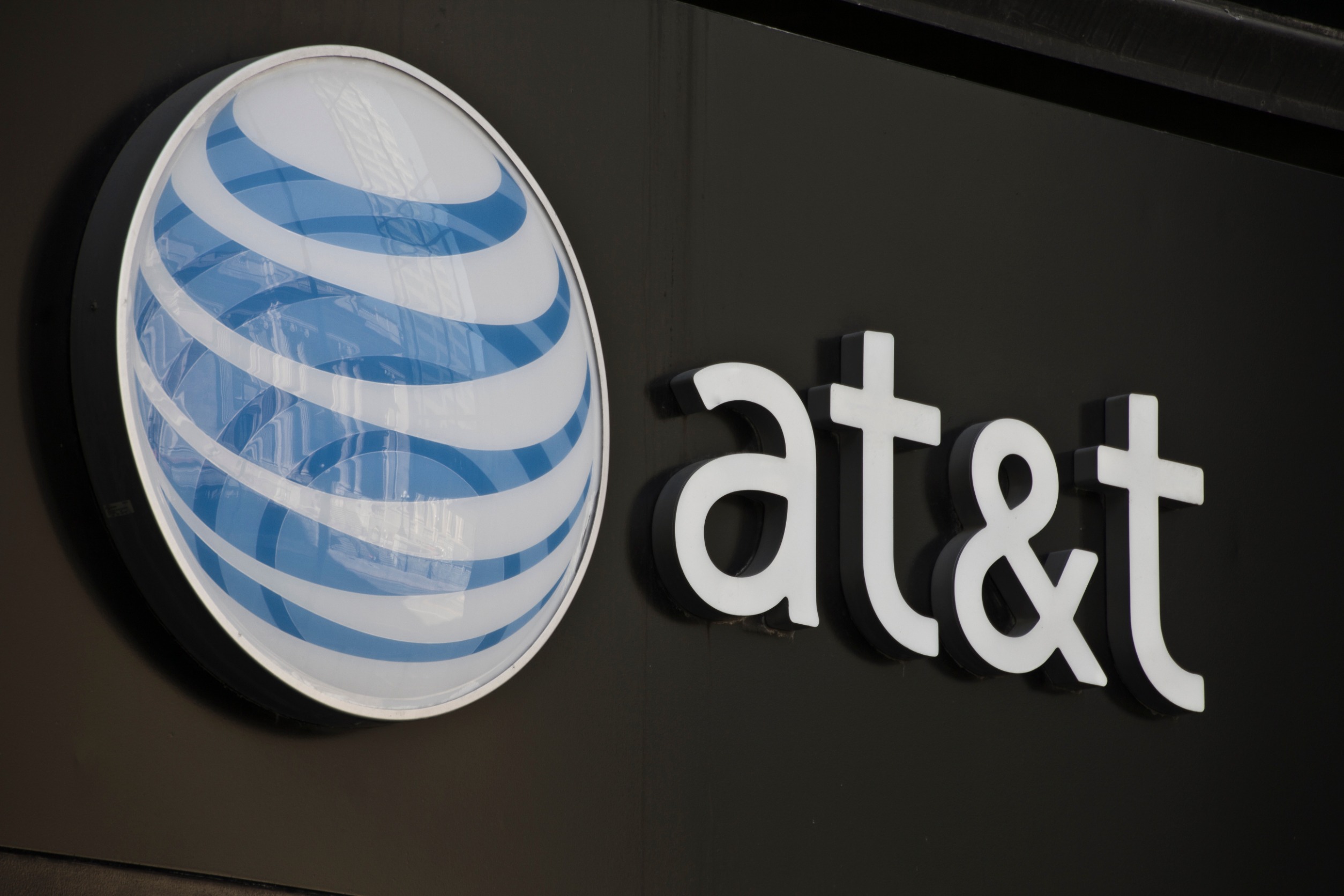 AT&T Plans $20B in Buybacks Over 3 Years; Projects $2.07 EPS by 2025 ...