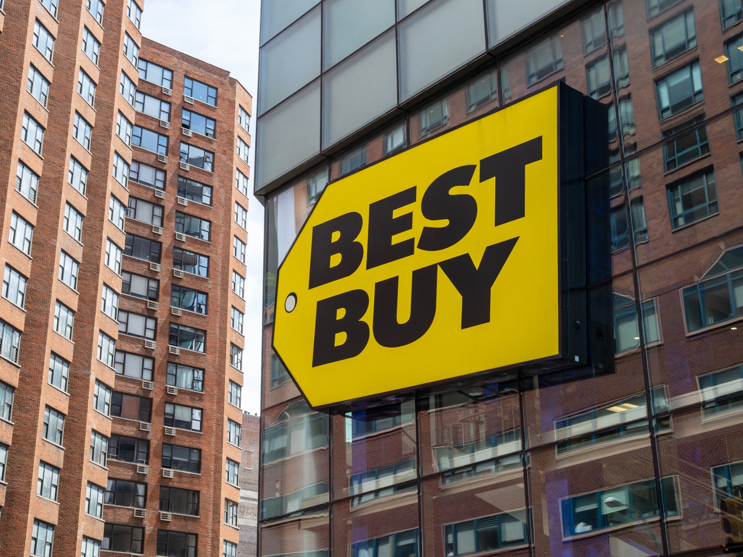 Best Buy Reports Q3 FY'2025: Decline in Sales and Earnings - Tokenist