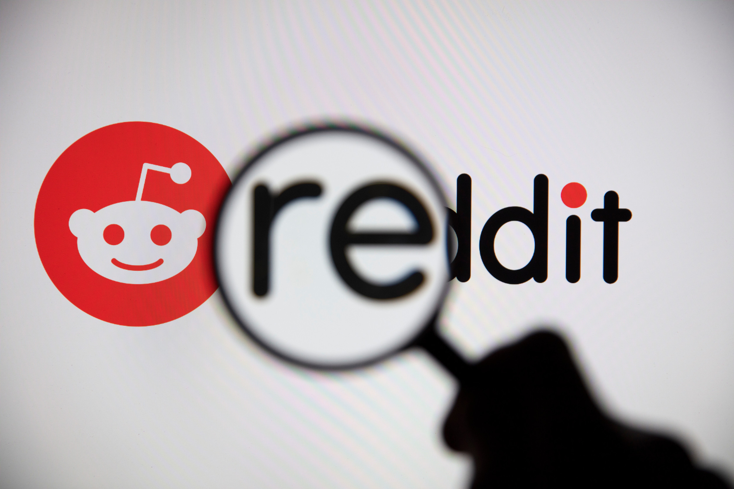 Controlling the Feed: How Reddit’s Fundamentals Justify its High P/E ...