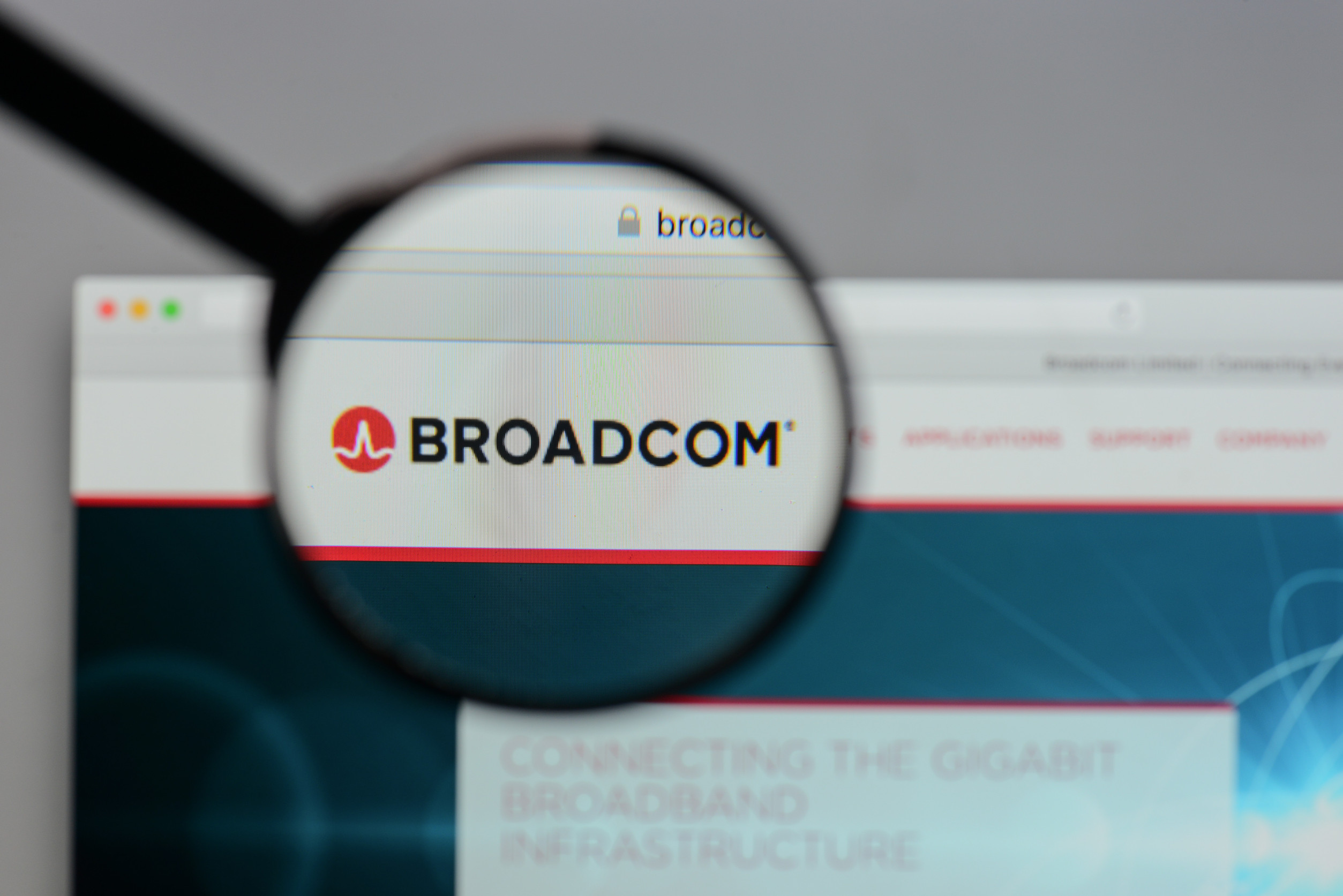 Broadcom Shares Gain on Release of New Ethernet Switch for AI Workloads ...