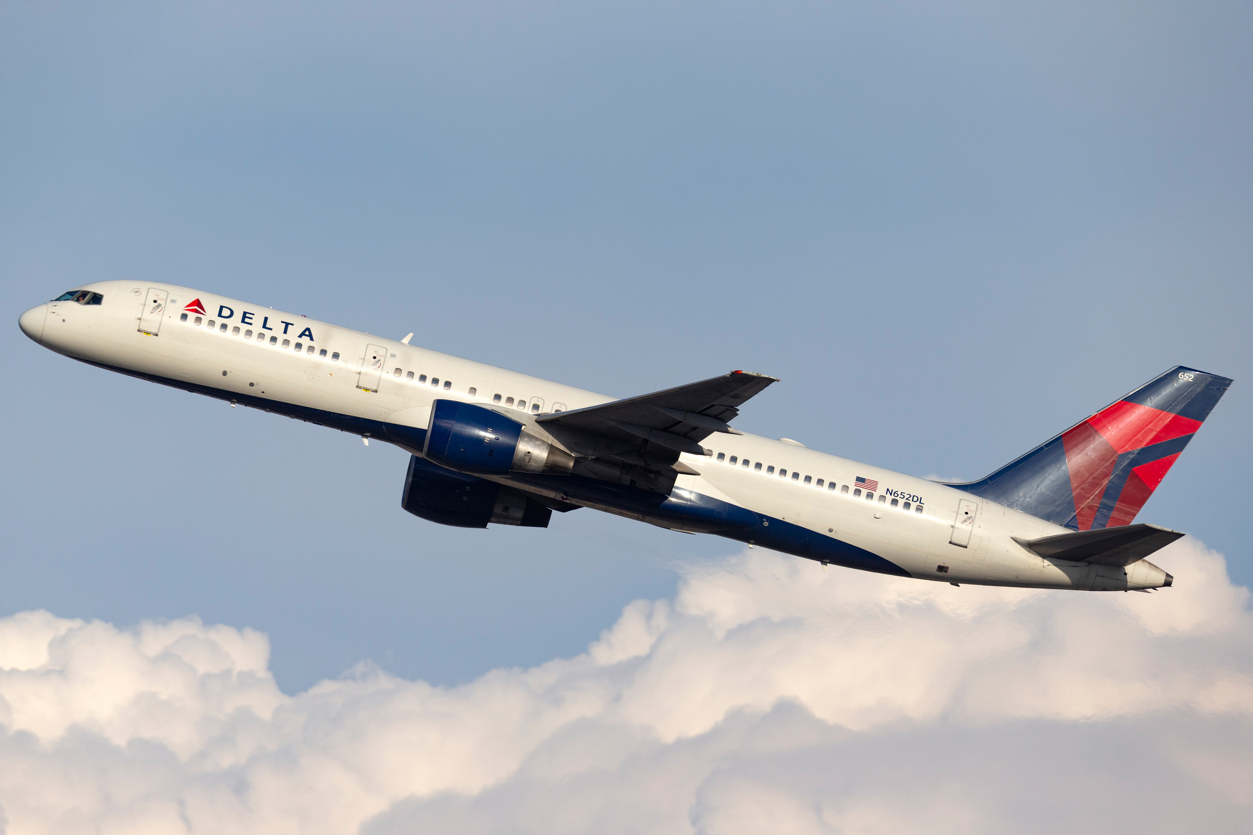 Delta Air Lines Reports Better-Than-Expected Q3 Results, Raises Full-Year Guidance - Tokenist