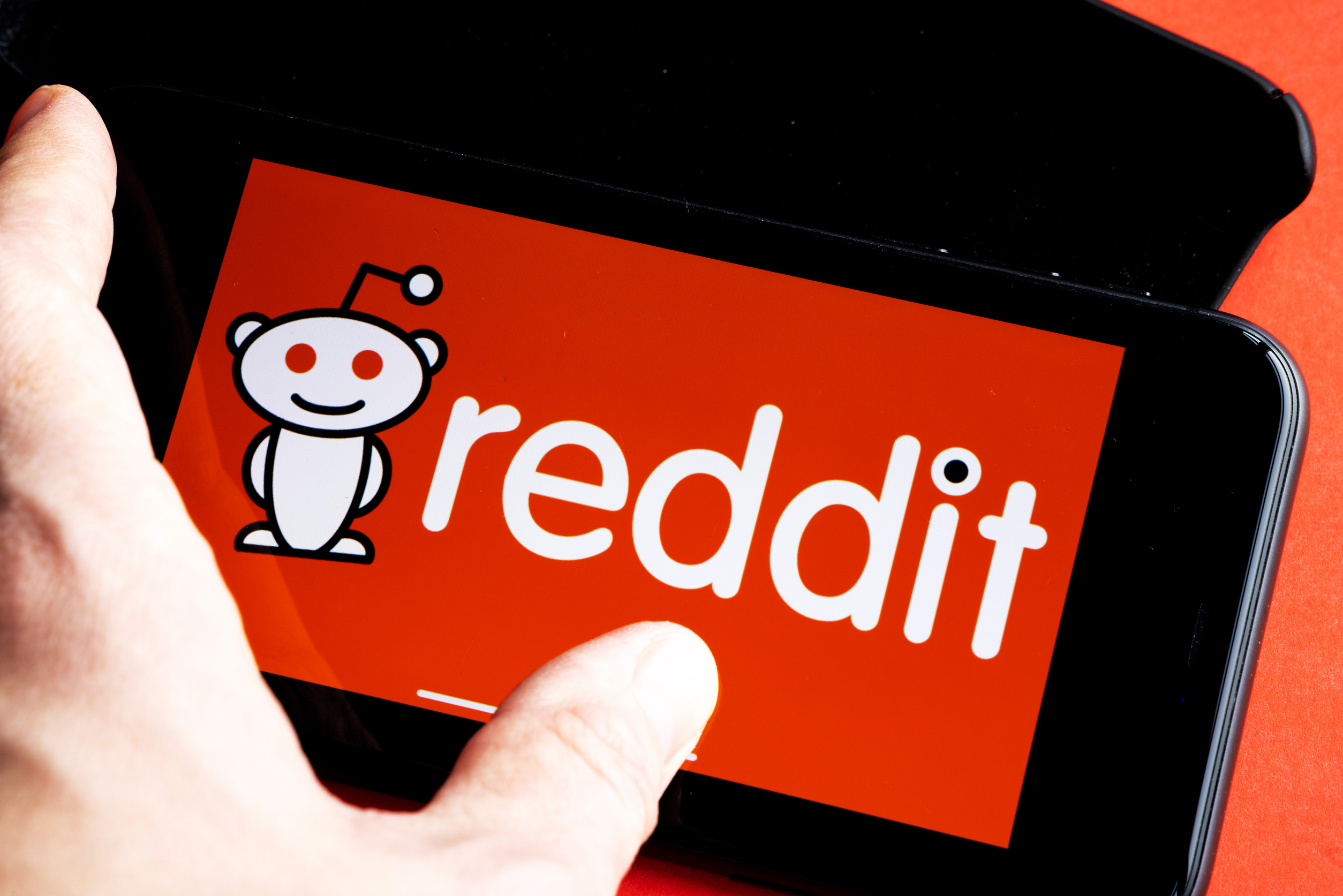 How Reddit’s User Content Shapes AI Training and Market Perception ...
